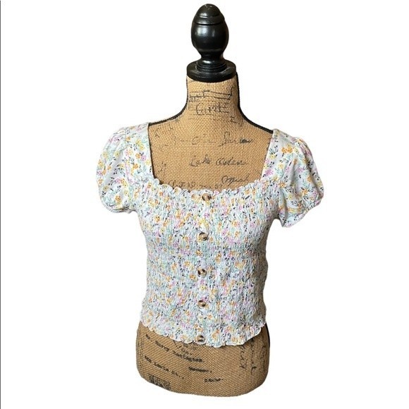 Mudd | Tops | Mudd Floral Smocked Puff Sleeve Scrunchy Crop Top Size L ...